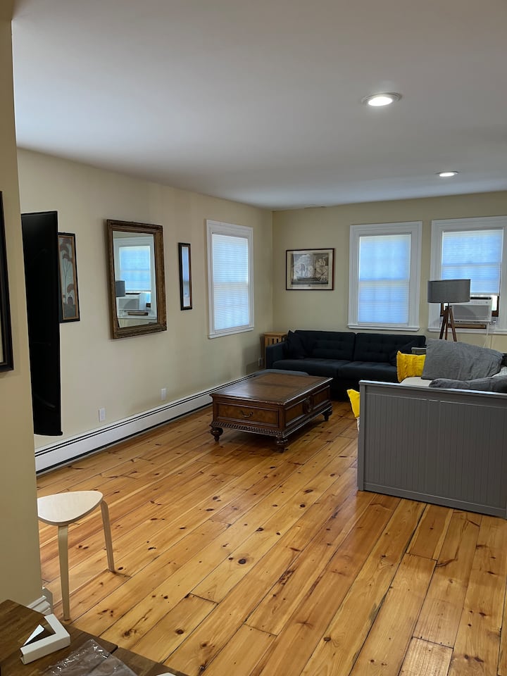 Spacious Two Bed W Two Patios - South Portland, ME