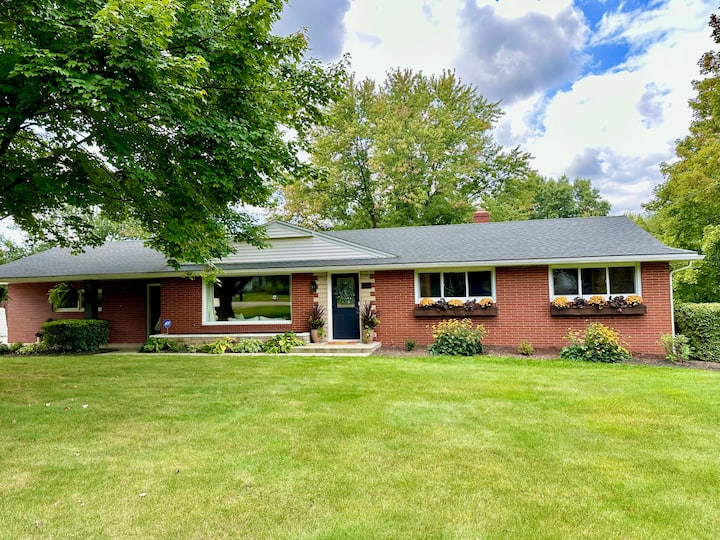 Spacious Ranch Near Hof, Garage, Sleeps 2 To 7 - Canton, OH