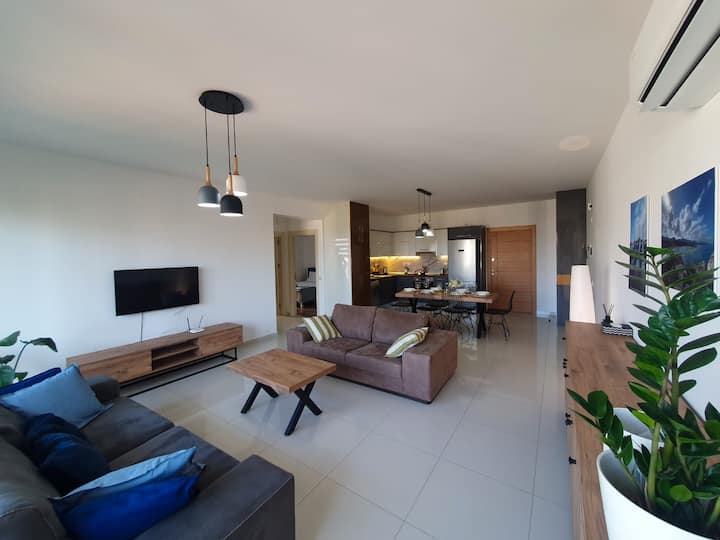 City Chic: 2-br Retreat In Girne - Cyprus
