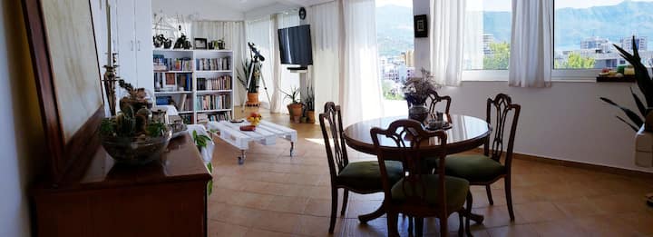 Sea View, Family Apartment With Glass Living Room - Budva