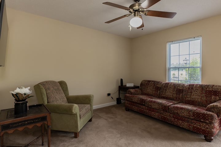 Townhouse Located .3 Mile From Nw Speedway - Merlefest