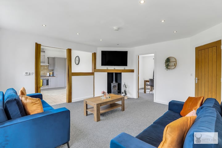 Silver Stag Properties, 3 Br Bungalow House - East Midlands Airport (EMA)