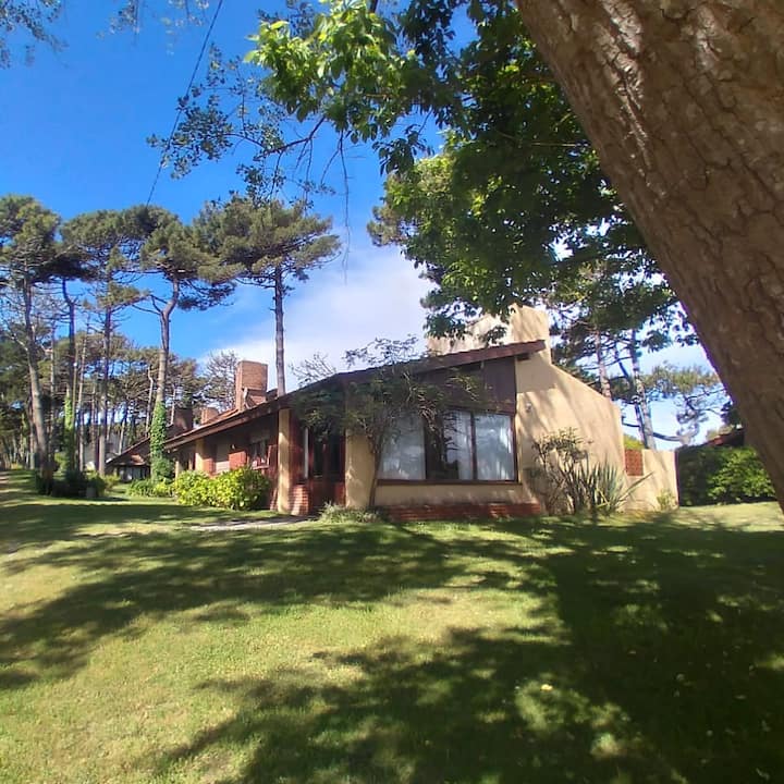 Casa De Descanso A Tres Cuadras Del Mar - Pinamar