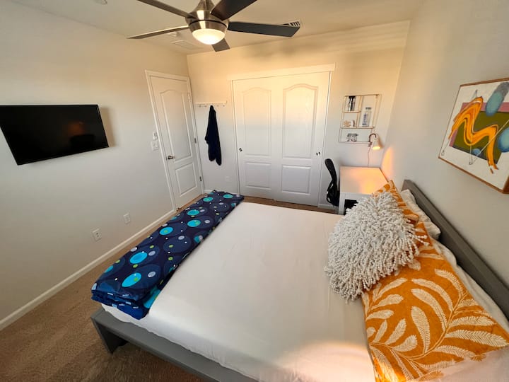 Artsy, Clean & Chill Too - Woodland, CA