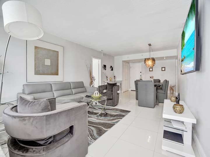 Fantastic Condo W Beach Service/615 - South Beach, FL