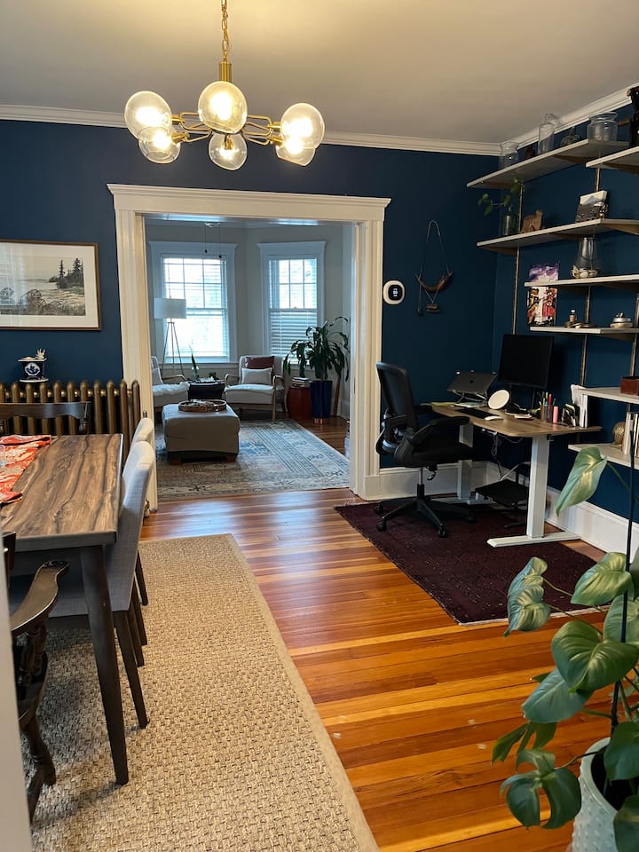 Eclectic Salem Condo (7-10min Walk To Downtown!) - Salem, MA