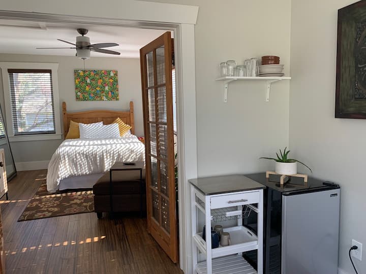 Sun-drenched Two-room Sanctuary - Longmont