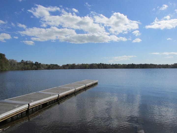 Lakefront Bliss,your Perfect Getaway On The Water. - Bridgewater, MA