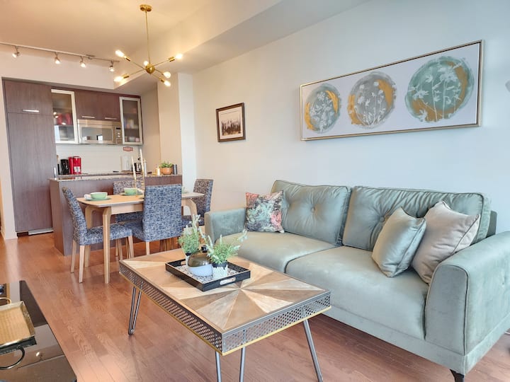 Modern Lakeview Condo | 2026 Match Stay - Toronto
