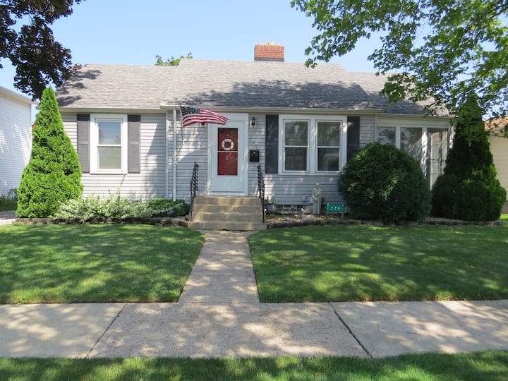 Close Walk To Downtown - Vermilion, OH