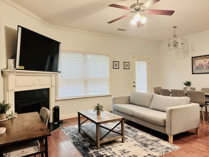 Simplicity Meets Cozy - Dunwoody, GA