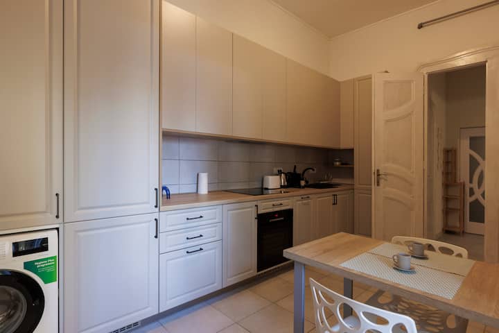 *Victoriei Square Apartment - Timișoara