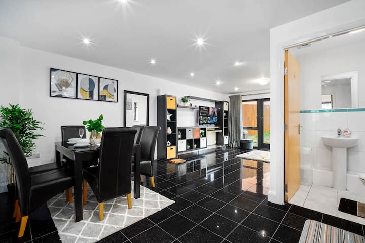 Prime | 4 Bed Townhouse | Parking | Private Garden - Birmingham