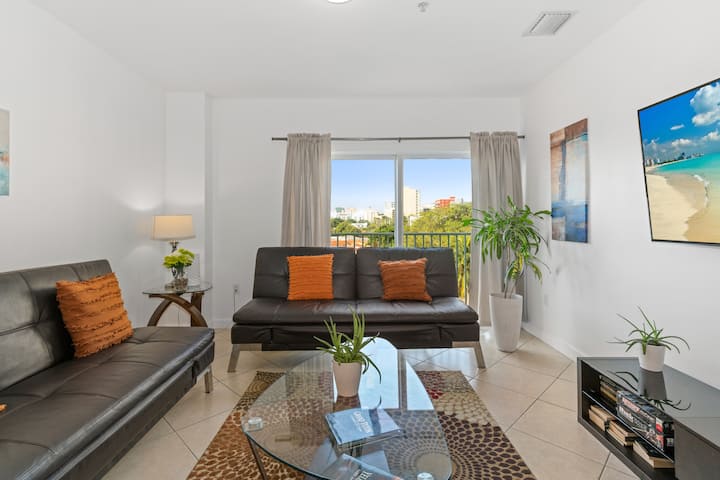 Apartment3br/2ba King Bed, Parking, Washer& Dryer - Miami