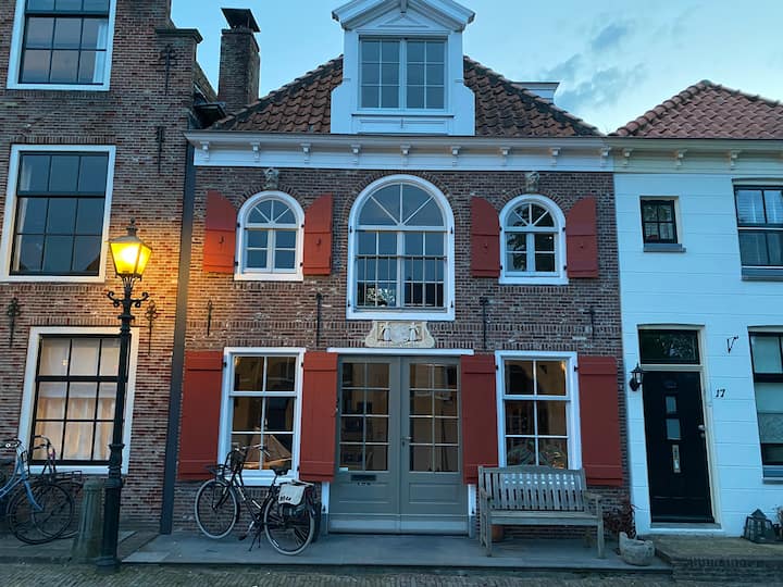 De Meermin Aan De Kaasmarkt Edam - Volendam