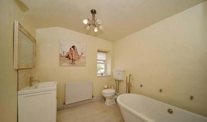 Home 101 - Macclesfield, UK