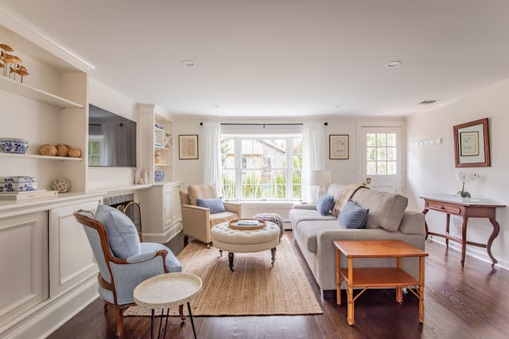 Charming Village Cottage - East Hampton