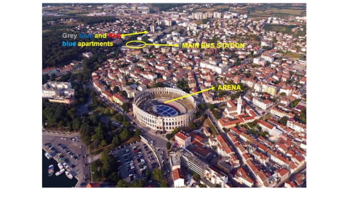 Red-blue Apartment 3*, Private Parking - Pula