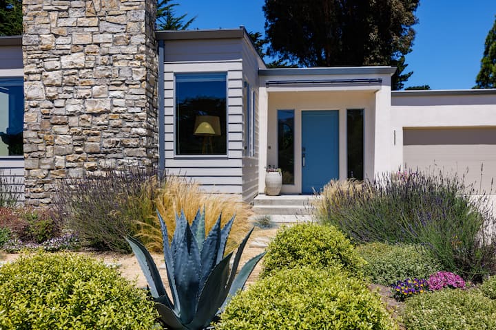 Modern And Quiet Dream Getaway - Carmel-by-the-Sea, CA