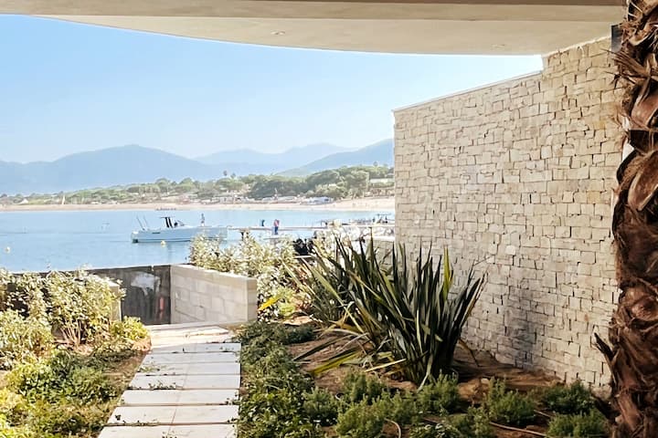 Rare T2 Neuf Pieds Dans L'eau - Ajaccio