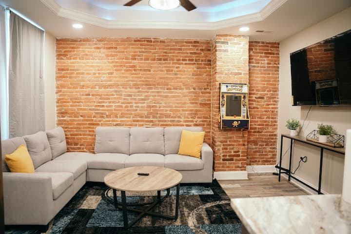 Sleek And Cozy Micro Fells Point Residence! - Baltimore, MD