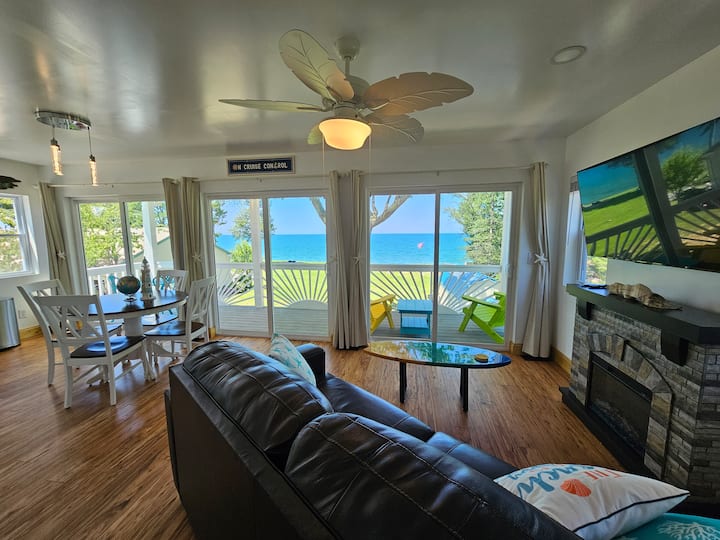 Tree-top Lake-front Cottage - Geneva, OH