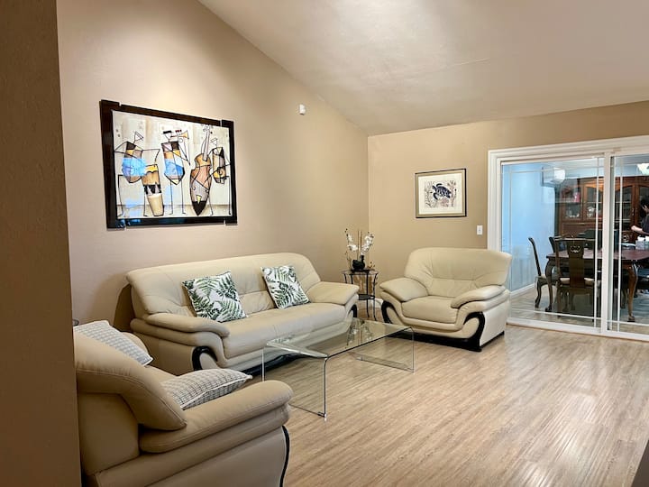 Peaceful 3-bedroom House - Whittier
