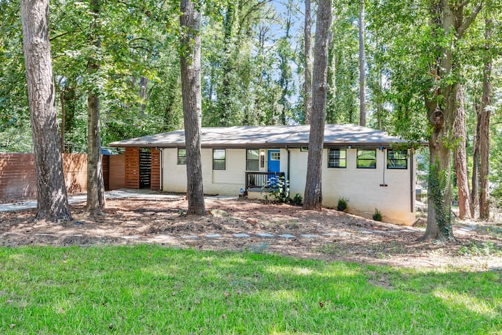 Urban Escape: 5br Retreat | Metro Atl - Stone Mountain, GA