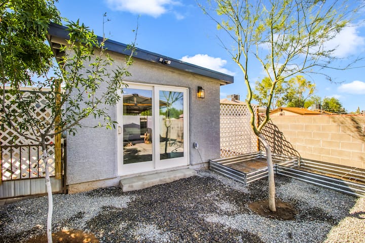 It’s Back! Casita W/covered Parking & Kitchenette - Casino Del Sol