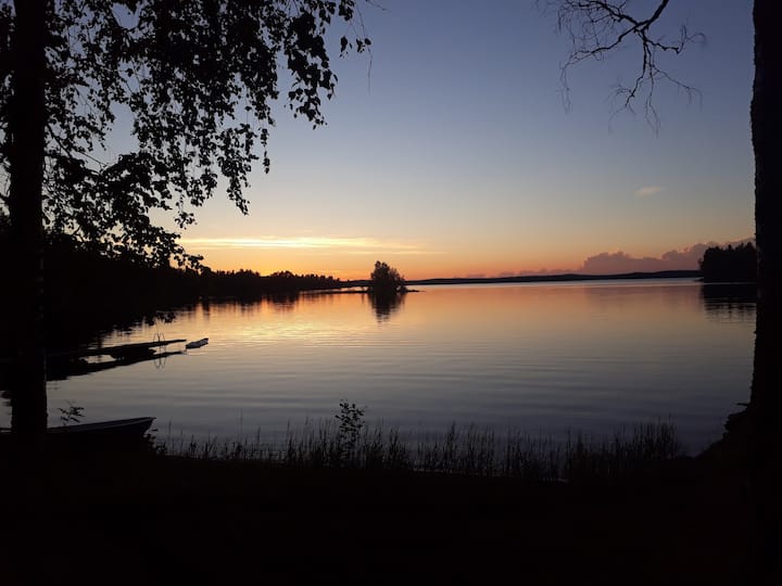Kuvankaunis Hirsimökki Keiteleen Rannalla. - Viitasaari