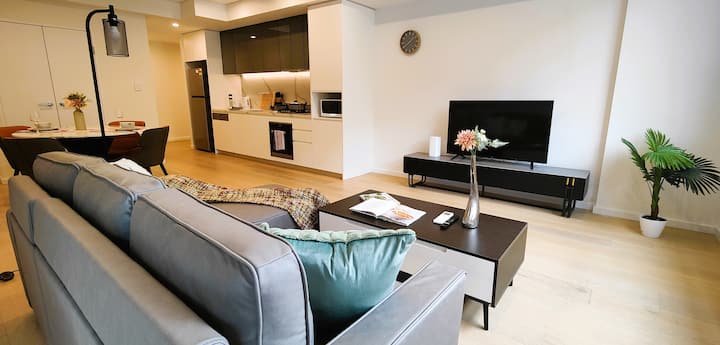 Spacious Home Near Macqurie Uni, Centre & Hospital - Castle Hill