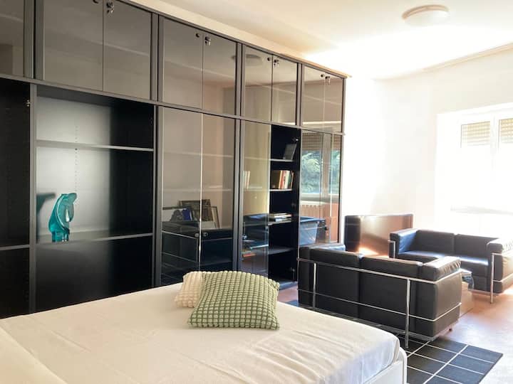 Carrara Center | 2 Bedrooms, Design & Comfort - Carrara