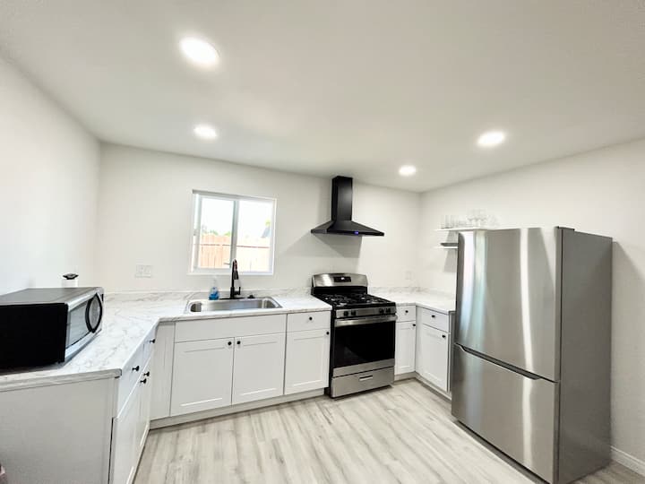 Entire 1bed/1bath Guesthouse Between Dtla & Oc - セアリトス, CA