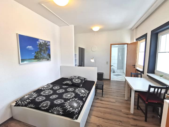 Kleine Apartmentwohnung Mit Parkplatz Im Hof - Kassel