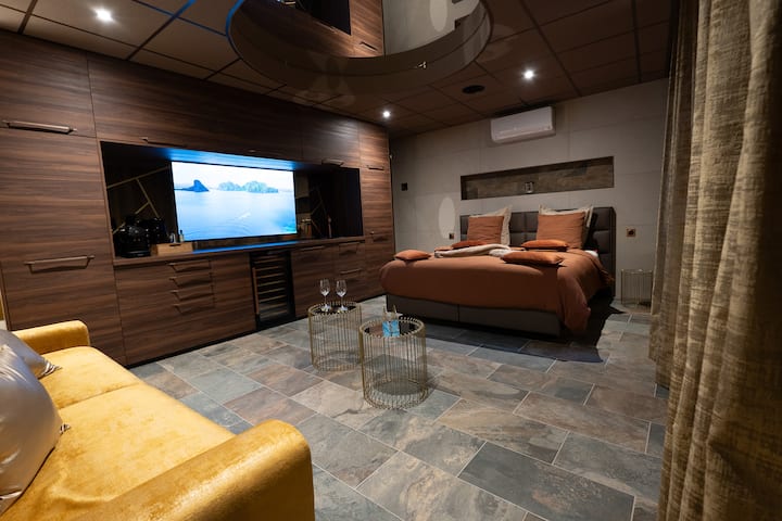 Caracalla- Chambre D'hôte Avec Spa - Piscine Prive - Saint-Étienne