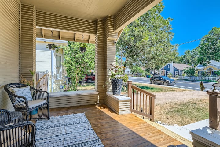 Private Room In Cozy Bungalow - Room A - San Antonio, TX