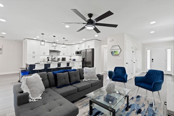 Modern Group Getaway – Games & Central Tampa Stay - Tampa, FL
