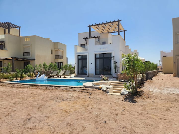 Heated Swimming Pool & Luxury 5 Br Villa Lake View - Hurghada