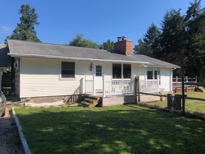 Private Quiet House Near Beach - Narragansett, RI