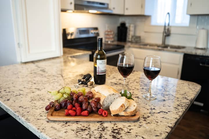 King Beds; Fast Wi-fi; Close To Hospitals. 30+days - Nashville, TN