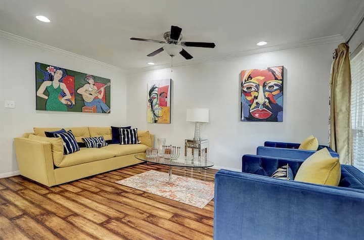Lux Apt In Downtown/ 1bed 1bath/ Pool / W-d Includ - Bellaire, TX