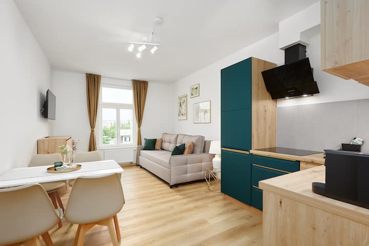 Modern 1-br Near Center | Quiet Bedroom + Ac - Prague