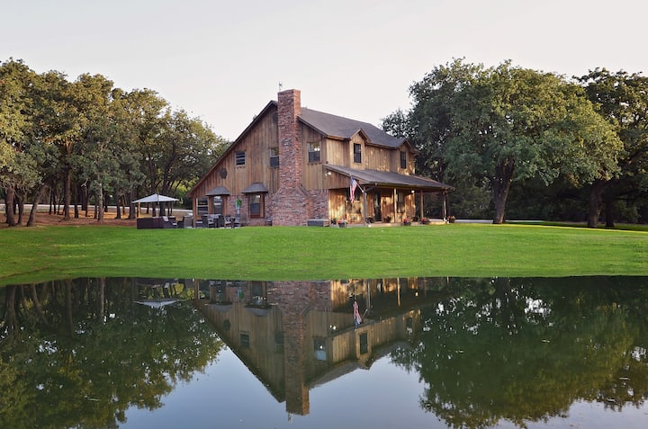 Cabin W/ Private Hot Tub & Pond - Burleson, TX