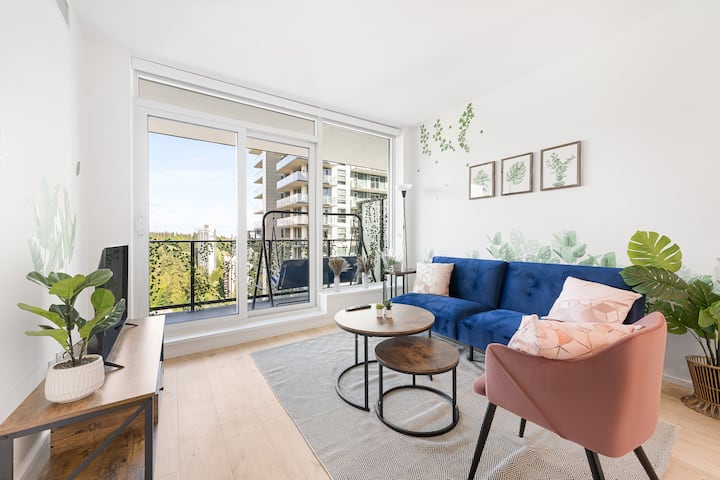 Unique And Central Jungle Oasis With Parking! - Burnaby