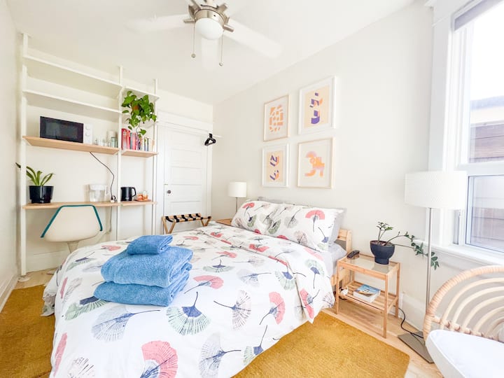Artsy Room W/ Prvt Ensuite - Toronto
