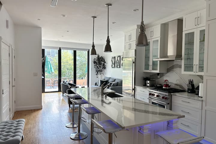 Kayla’s Modern Brooklyn Retreat - Brooklyn, NY