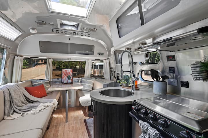 The Chestnut Airstream (Visit Mt Shasta) - Dunsmuir, CA