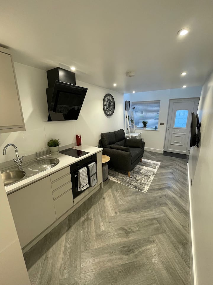 Stylish & Cosy 1 Bed Apartment | Free Parking - Swindon