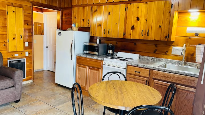 Two Queen Beds With Kitchen - Chelan, WA