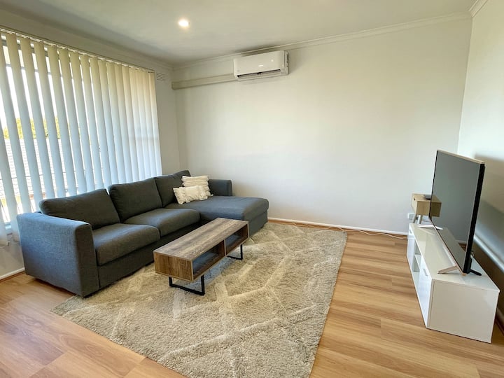 Central Apartment Near Dandenong Hospital & Market - Dandenong